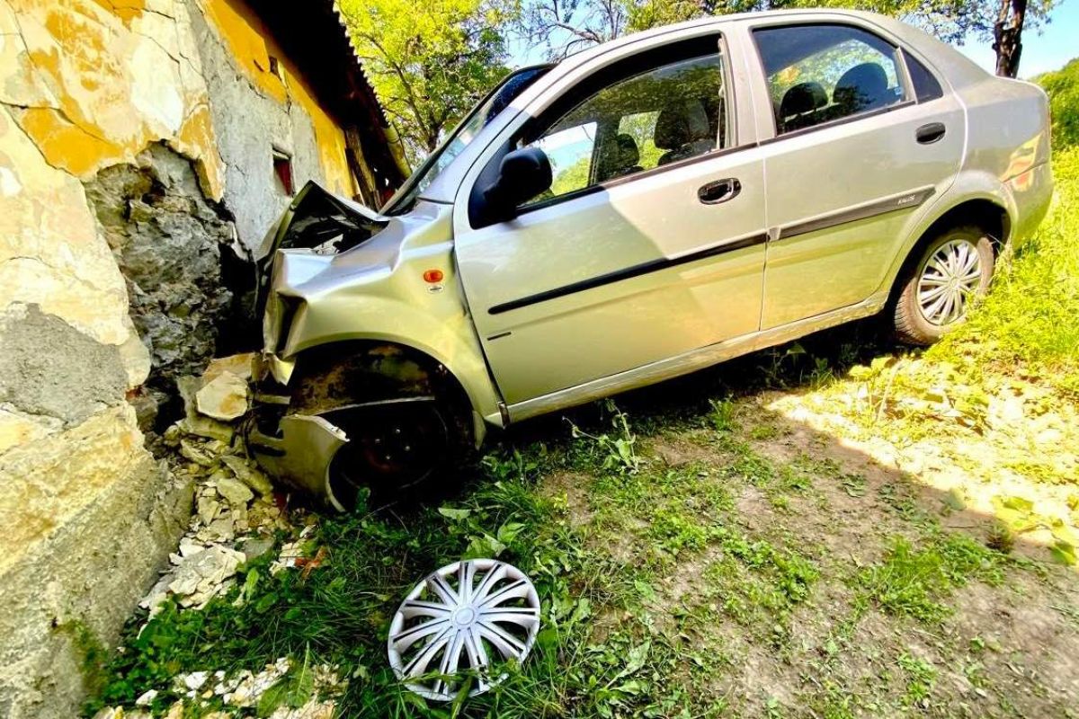 Vozilo trčilo v stanovanjski objekt | Prlekija-on.net Ljutomer