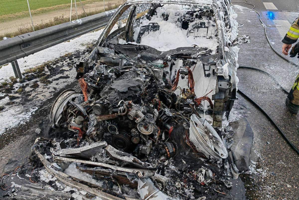 Vozilo na avtocesti zgorelo v celoti | Prlekija-on.net