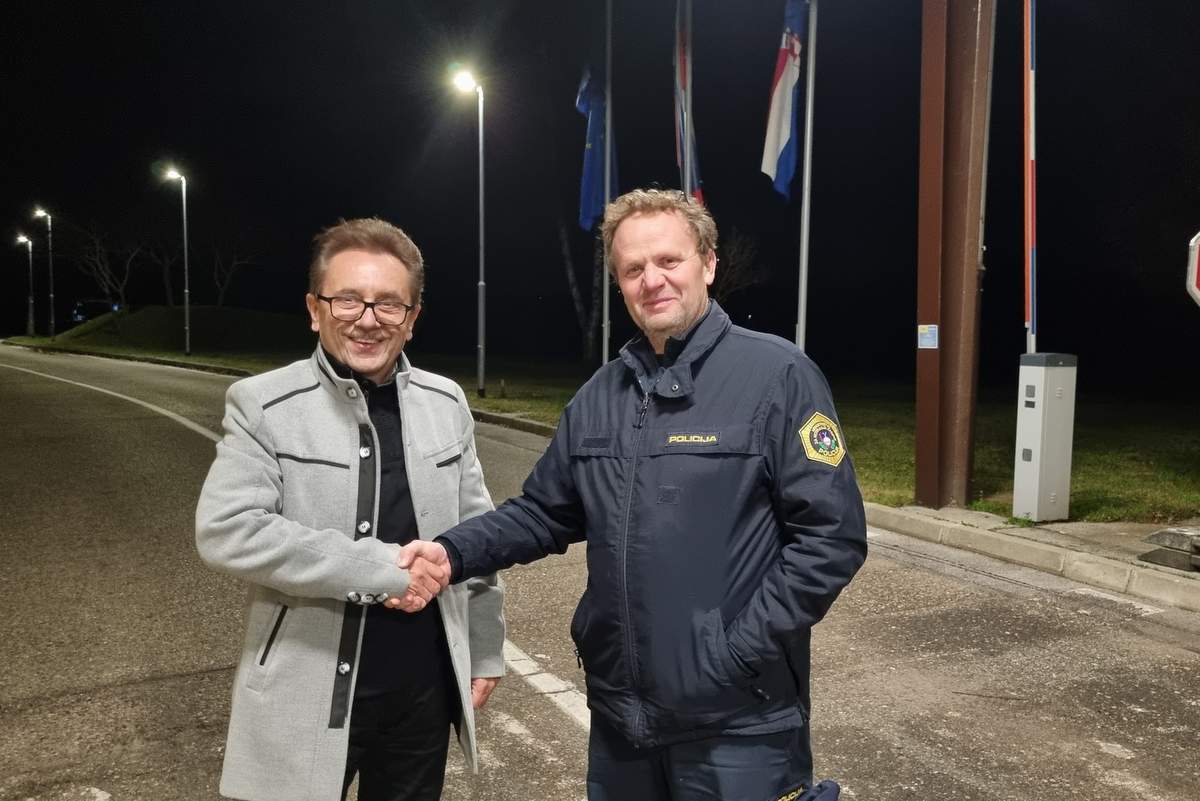 Razkriški župan novo leto pričakal na meji, kjer so se opolnoči ...