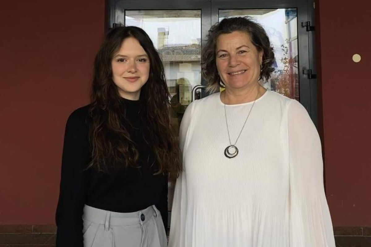 Dijakinja GFML se je s svojo raziskovalno nalogo predstavila na ...