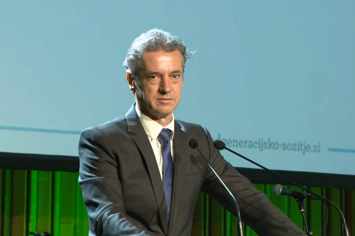 Predsednik vlade napovedal 700 evrov minimalne zajamčene pokojnine ...