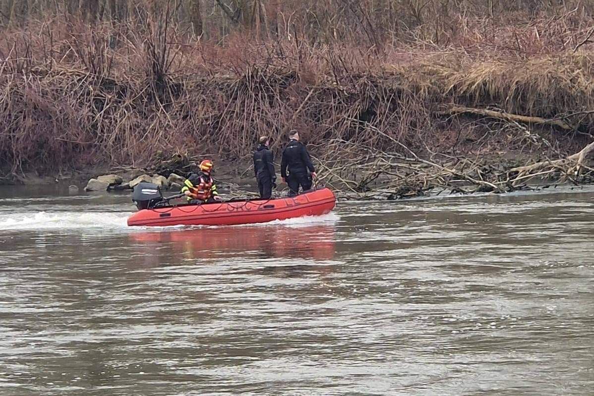 V iskalni akciji preiskali območje ob Muri, a pogrešane osebe niso ...
