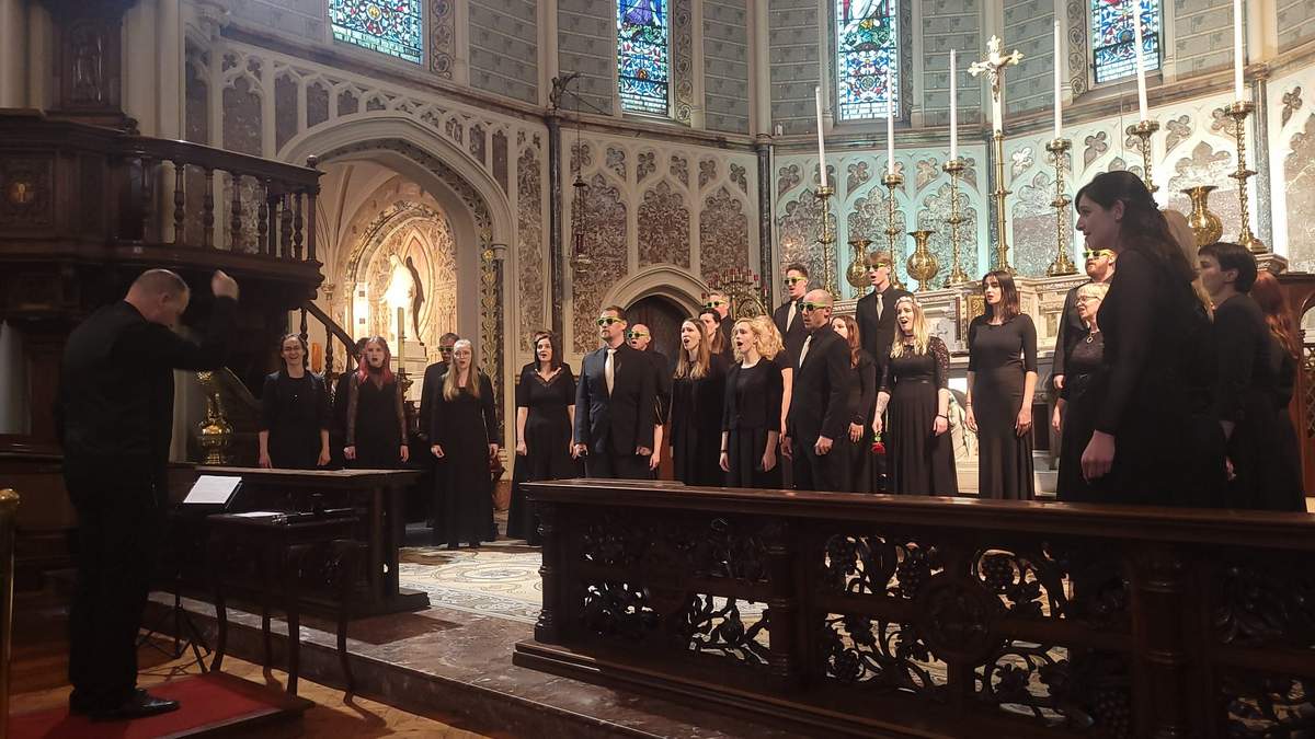 Komorni zbor Orfej na Irskem prejel zlato priznanje in posebno nagrado ...